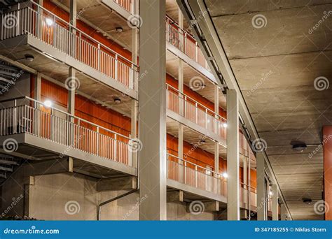 Estructura Completa De Los Edificios De Apartamentos Imagen De Archivo