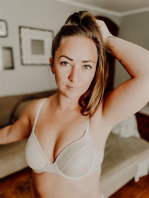 Look Me In The Eye [f] Scrolller