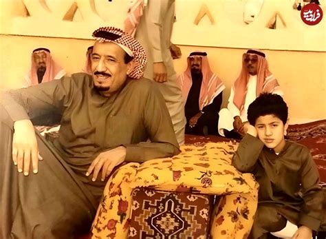 عکس؛ سفر در تاریخ؛ محمد بن سلمان در ایام نوجوانی و در کنار پدرش؛ سال 1375