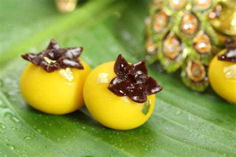 D11506758 ขนม เสน่ห์จันทน์ หรือเสน่ห์ มืองาม งาม กันแน่ สงสัย สงสัย ต้องตาม