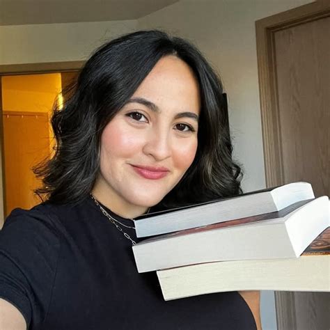 Mariana Bookstagram Marianarecommends • Threads Say More