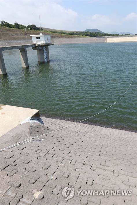 구조 결함 드러낸 어승생 제2저수지 연합뉴스