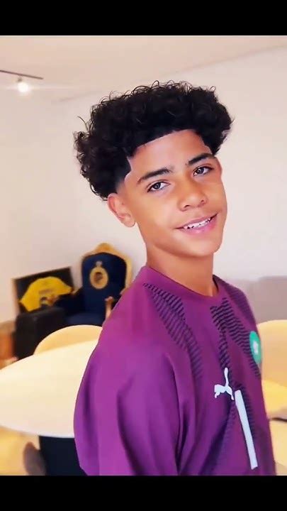 كريستيانو جونيور ابن الأسطورة رونالدو يرتدي قميص ياسين بونو المنتخب