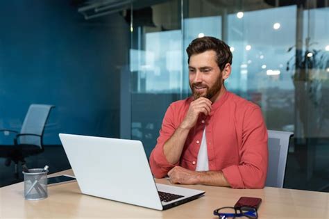 Premium Photo Portrait Of A Young Male Programmer Designer Freelancer