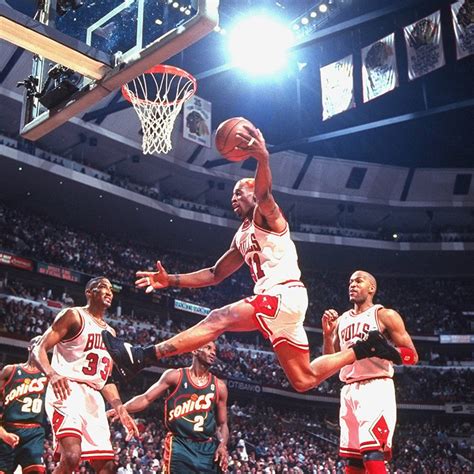 Dennis Rodman Bulls Dunk