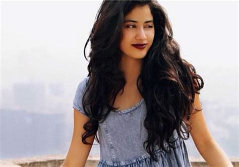 Sridevis Daughter Jahnavi Kapoor Does Not Want To Be Clicked Heres