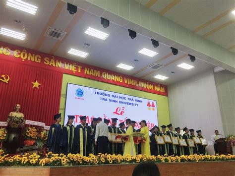 Lễ Trao Bằng Tốt Nghiệp Cho Sinh Viên Chương Trình Cử Nhân Trực Tuyến