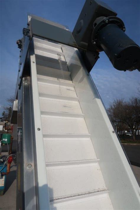 Hytrol 12 In Wide Inclined Cleat Belt Conveyorfeed 80 In Discharge