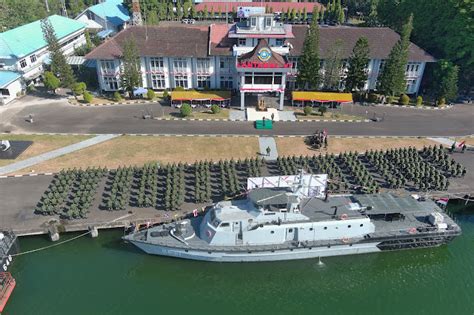 Upacara Pemberangkatan Satgas Pamtas Ri Malaysia Kaltim Yonzipur 8
