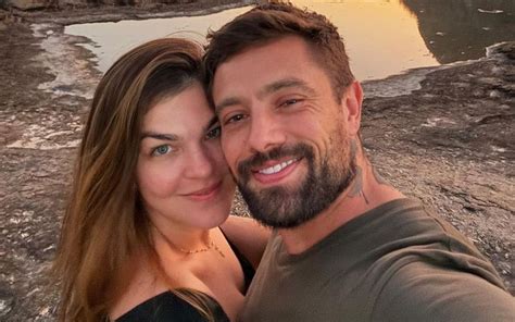 Após período recluso Rafael Cardoso surge filha bebê e nova