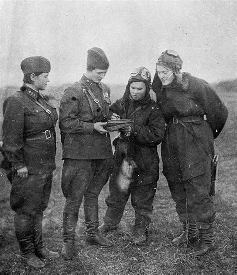 Нощните вещици и техният командир стават кошмар за германците през