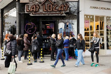 La Calle Avellaneda Se Reinventa El Polo De Indumentaria Que