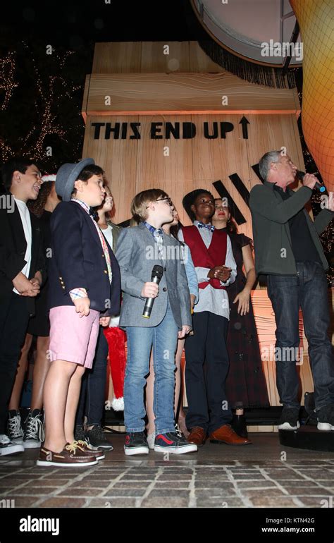 Foxs A Christmas Story Live Lighting Event Featuring Maya Rudolph Jane Krakowski Sacha