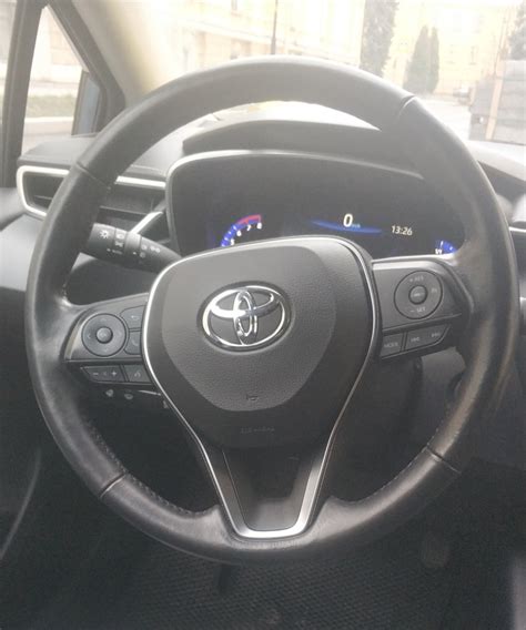 Оригинальный руль с обогревом на Toyota Corolla E210 Б у 5 000 в