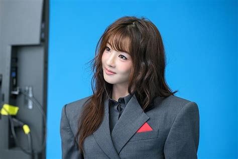 이세희 엘르 화보 촬영날 화보 촬영날 열일해주는 제이와이드 홍보팀 넘 예쁜 사진 고마워요 🩷🥹 Instagram