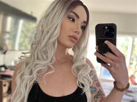 Siri Dahl Should Only Take Selfies On Instagram — Attack The Culture