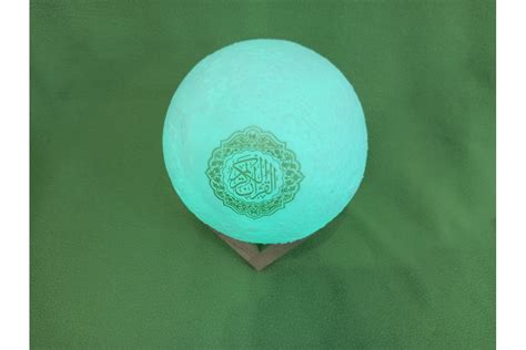 Лампа Луна ночник, читающая Коран