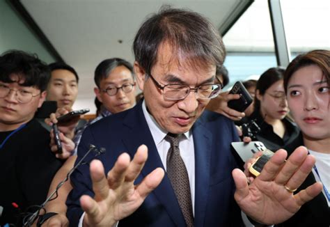 與 선관위 공세속 윤창현 “文정부 알박기 선관위원장 민주당에만 관대사퇴해야” 문화일보 Munhwa