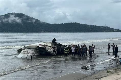 Avião De Pequeno Porte Cai Em Ubatuba E Fica Em Chamas Na Praia Vídeo
