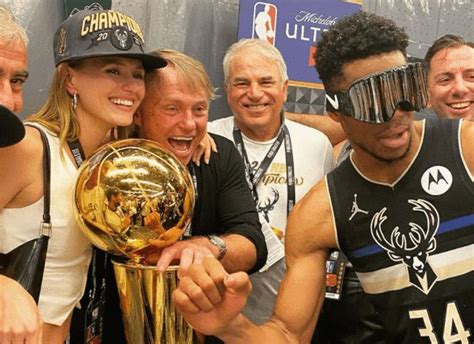 雄鹿千金晒近照，除了nba，还要看美网！露出小蛮腰，身材绝了