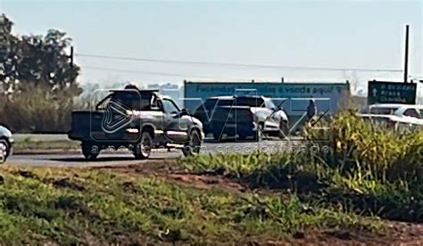 Tv Kz Caminhonete E Carro Colidem Na Br 262 No Trevo De Luz Mg