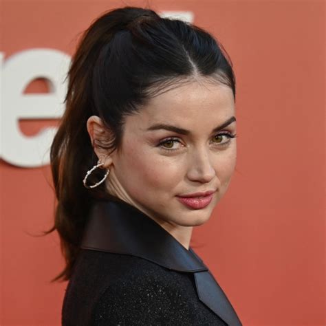 اسرار مكياج وتسريحات شعر آنا دي أرماس بمناسبة عيد ميلادها الـ 36 مجلة هي