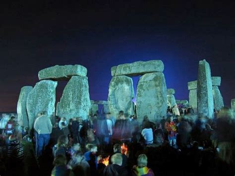 Druids Pagans And Tourists Descend On Stonehenge For The 2023