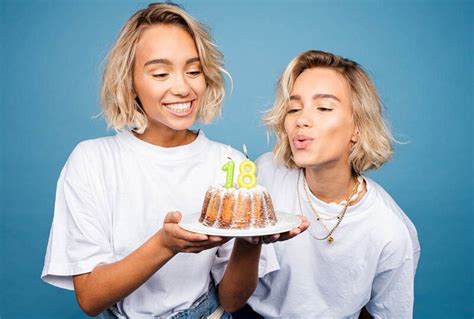 I Want Lisa And Lena To Take Turns Bouncing On My Cock Scrolller