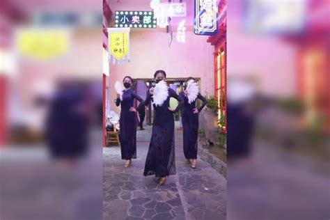 心存阳光，必有诗和远方心存远方阳光
