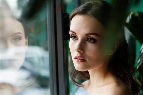 Why The Left Side Of Our Face Is More Attractive Than The Right Side