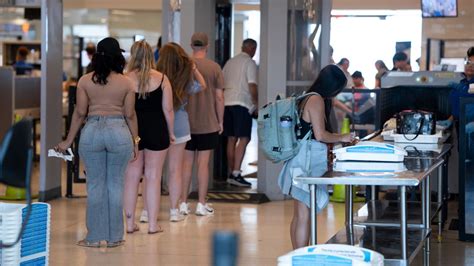tsa ends shoe removal policy at airport checkpoints