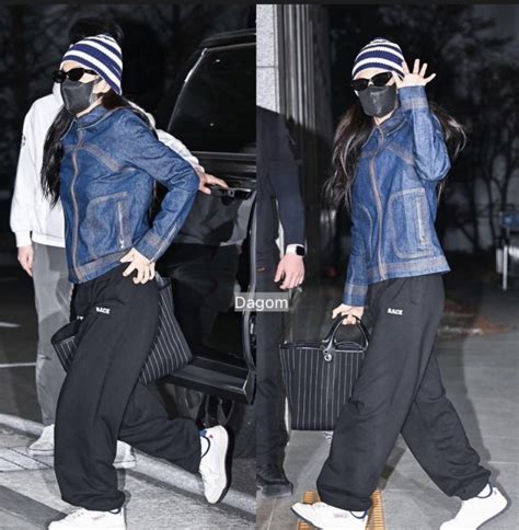 제니 출국 공항패션 속 데님자켓 코디 With 아디다스 운동화 샤넬 토트백 가방 조거팬츠 비니 힙해 네이버 블로그