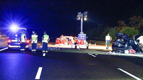 Frau stirbt auf A5 bei Rastatt Süd Massenkarambolage im Starkregen