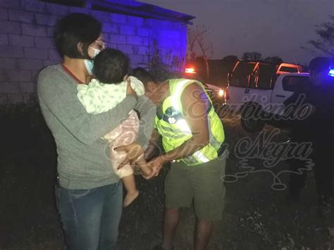 NiÑa A Punto De Morir Ahogada Escribiendo Con Tinta Negra