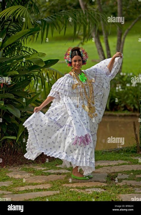 The Pollera Panama Typical Dress Pollera Traje Tipico De Panama Stock Photo Alamy