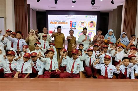 Hebat Siswa UPT SDN 20 Gresik Buat Buku Berjudul Piknik Literasi