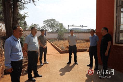 曲靖市搬迁安置办公室到定点帮扶村调研产业项目谋划情况发展移民工作