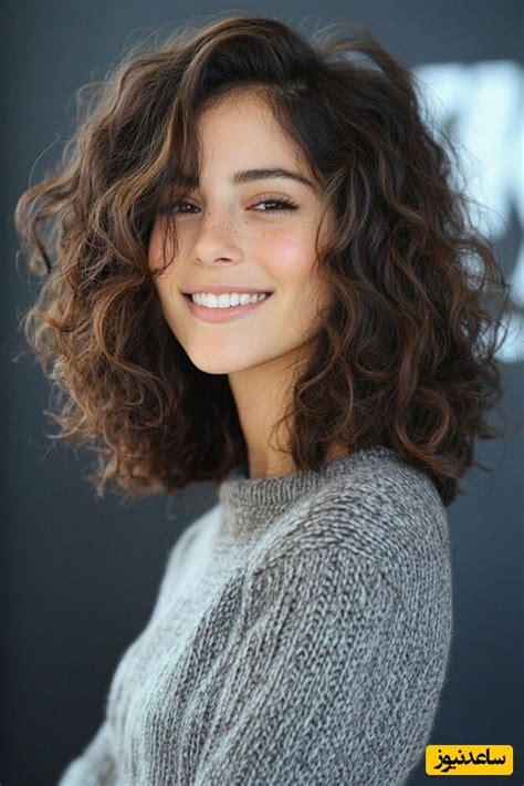 بهترین مدل‌ موی خاص و جدید برای موهای فر و حالت دار، ویژه 1404 چقدر شیک و خوشگلن بریم موهامو