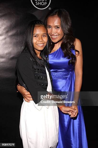 68 Somaly Mam Foundation Nyc Benefit Gala Honoring Susan Sarandon Stock