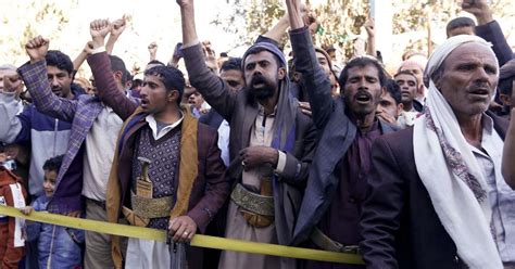Yemen Rebels Loyalists Free 135 In Prisoner Swap