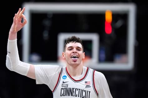 Trail Blazers Select Center Donovan Clingan With The No 7 Pick In The