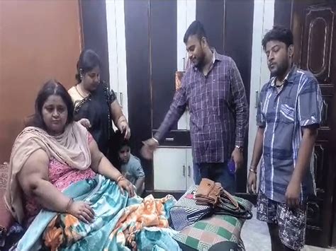 Delhi Crime Loot Former Mayor Sister House Hostage Threatened To Kill