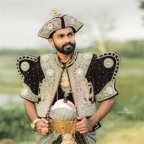 නිළමෙ ඇදුම් ගෙදර සම්ප්‍රදායෙන් ගිලිහුණු අපේ මංගල චාරිත්‍ර වෙනස් වුණු කාලෙක අලුත් වුණු