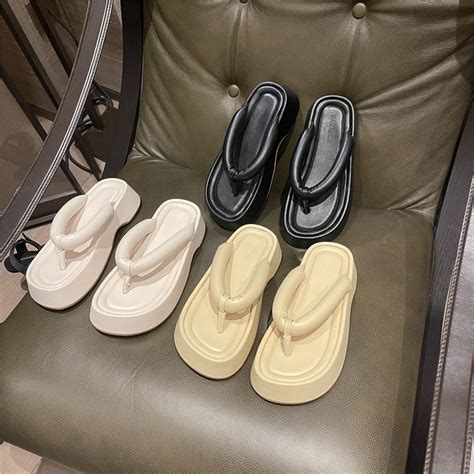韩国网红ins爆款厚底拖鞋女夏外穿夹趾凉拖奶油面包泡泡人字拖潮 虎窝淘