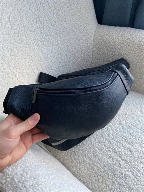 Шкіряна бананка чоловіча сумка на грудь мужская кожаная слінг — ціна