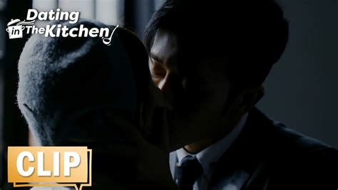 Ep07 Clip 情敌送顾胜男回家？！路晋吃醋直接吻住顾胜男【我，喜欢你 Dating In The Kitchen】 Youtube