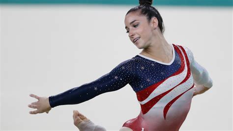 Olympic Gymnast Says Tsa Agent Body Shamed Her