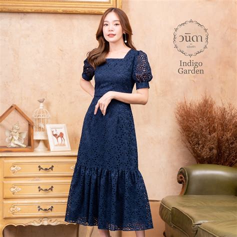 Wanida Indigo Garden แม็กซี่เดรสผ้าลูกไม้สีกรมท่า ลายดอกเดซี่ By
