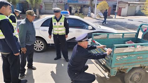 甘州区花寨乡：小小“反光贴” 让交通安全“看得见”