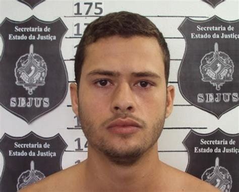 Denuncie Criminoso Que Matou Família A Tiros é Procurado Pela Polícia